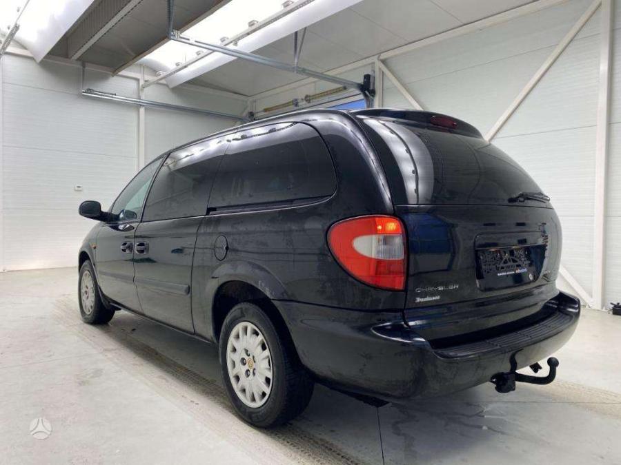 Melns Chrysler Grand Voyager 2004 Radviliškis, ar dzinēja tilpumu 2.40 L un nobraukumu 217 tūkst. km par 1996 €, foto 4 vietnē AUTOMOTO.COM.LV