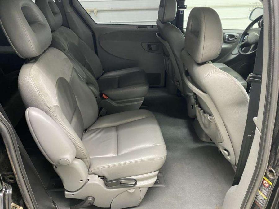 Melns Chrysler Grand Voyager 2004 Radviliškis, ar dzinēja tilpumu 2.40 L un nobraukumu 217 tūkst. km par 1996 €, foto 7 vietnē AUTOMOTO.COM.LV