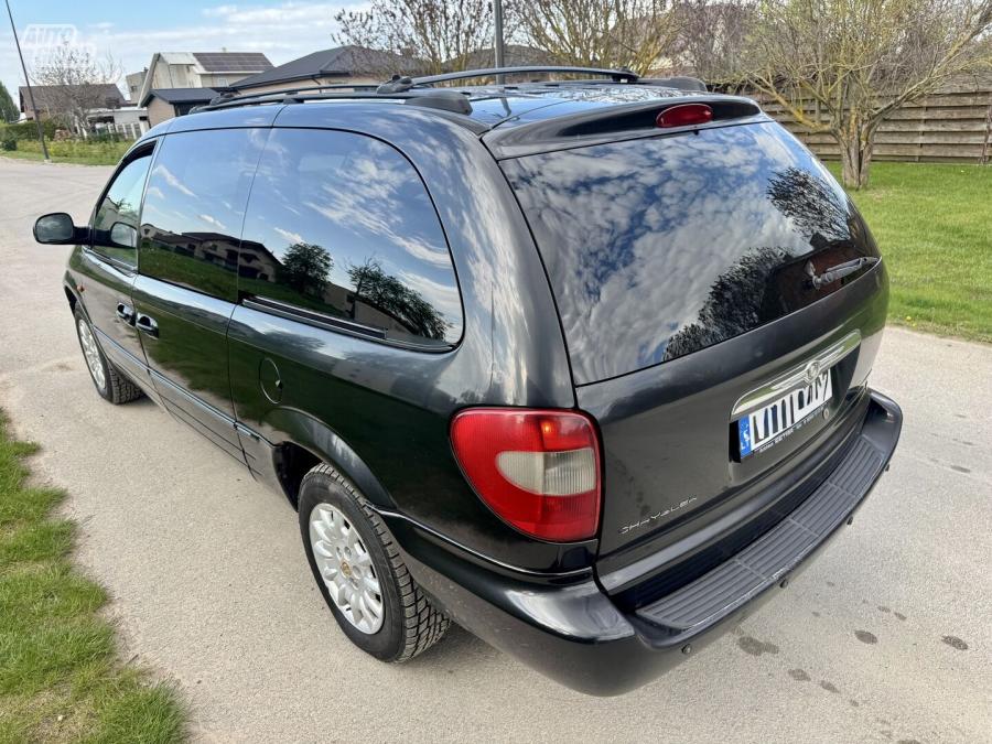 Melns Chrysler Grand Voyager 2004 Kauņa, ar dzinēja tilpumu 2.80 L un nobraukumu 380 tūkst. km par 1650 €, foto 5 vietnē AUTOMOTO.COM.LV