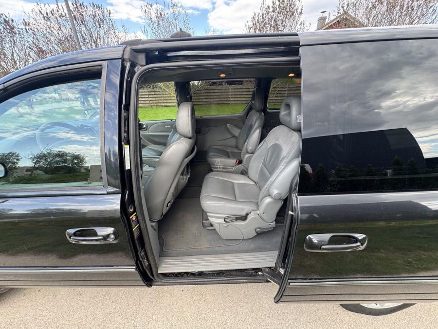 Melns Chrysler Grand Voyager 2004 Kauņa, ar dzinēja tilpumu 2.80 L un nobraukumu 380 tūkst. km par 1650 €, foto 7 vietnē AUTOMOTO.COM.LV
