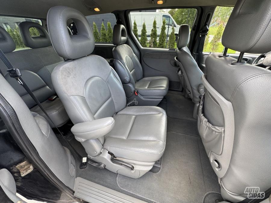 Melns Chrysler Grand Voyager 2004 Kauņa, ar dzinēja tilpumu 2.80 L un nobraukumu 380 tūkst. km par 1650 €, foto 10 vietnē AUTOMOTO.COM.LV