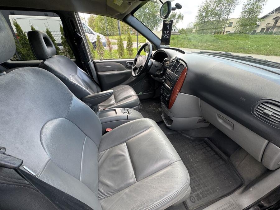 Melns Chrysler Grand Voyager 2004 Kauņa, ar dzinēja tilpumu 2.80 L un nobraukumu 380 tūkst. km par 1650 €, foto 12 vietnē AUTOMOTO.COM.LV