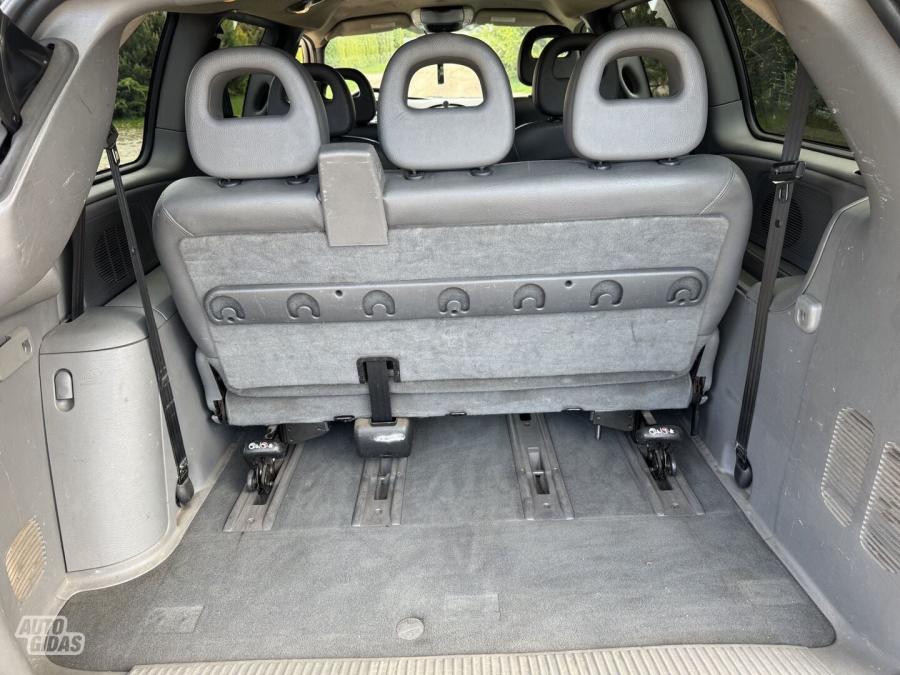 Melns Chrysler Grand Voyager 2004 Kauņa, ar dzinēja tilpumu 2.80 L un nobraukumu 380 tūkst. km par 1650 €, foto 13 vietnē AUTOMOTO.COM.LV