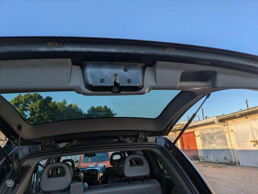 Melns Chrysler Grand Voyager 2004 Tauragė, ar dzinēja tilpumu 3.30 L un nobraukumu 372 tūkst. km par 900 €, foto 8 vietnē AUTOMOTO.COM.LV
