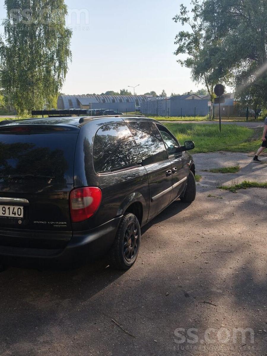 Melns Chrysler Grand Voyager 2004 Jelgava, ar dzinēja tilpumu 2.80 L un nobraukumu 285 tūkst. km par 2000 €, foto 5 vietnē AUTOMOTO.COM.LV