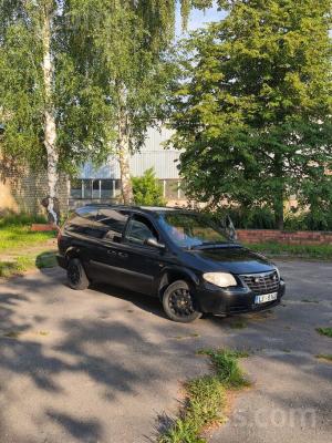 Черный Крайслер Гранд Вояджер 2004 в Елгава, объемом двигателя 2.80 л и пробегом 285 тыс. км за 1700 €, фото  на AUTOMOTO.COM.LV