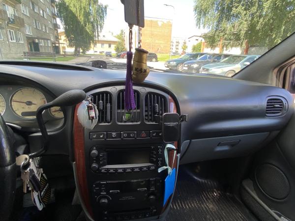 Melns Chrysler Grand Voyager 2004 Jēkabpils, ar dzinēja tilpumu 2.80 L un nobraukumu 431 tūkst. km par 1000 €, foto 6 vietnē AUTOMOTO.COM.LV