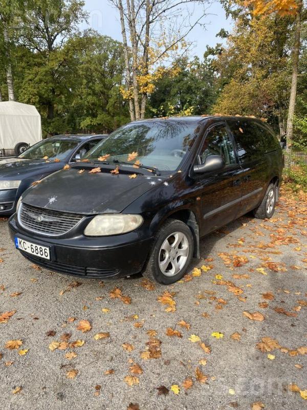Chrysler Grand Voyager 2004 in Tukums on AUTOMOTO.COM.LV Black Chrysler Grand Voyager 2004 in Tukums, with an engine capacity of 2.40 L and mileage of 318 thousand km for 990 €, photo 4 on AUTOMOTO.COM.LV
