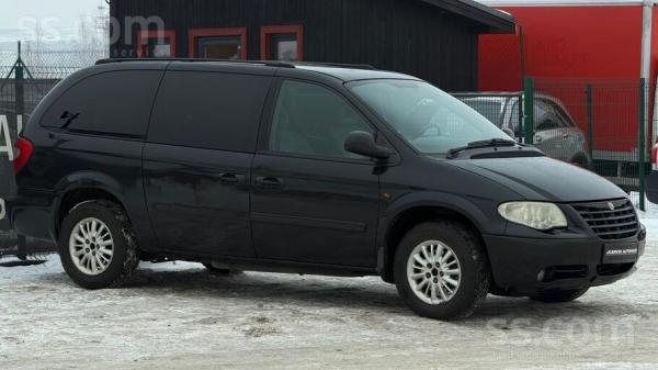 Black Chrysler Grand Voyager 2005 in Liepaja, with an engine capacity of 2.80 L and mileage of 341 thousand km for 1190 €, photo 2 on AUTOMOTO.COM.LV