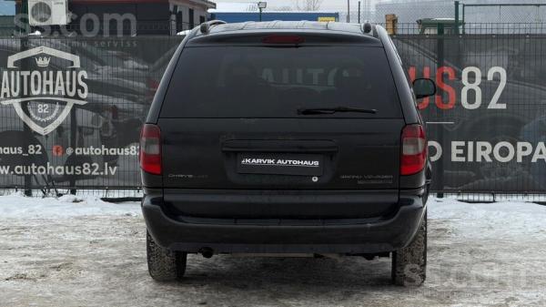 Black Chrysler Grand Voyager 2005 in Liepaja, with an engine capacity of 2.80 L and mileage of 341 thousand km for 1190 €, photo 5 on AUTOMOTO.COM.LV