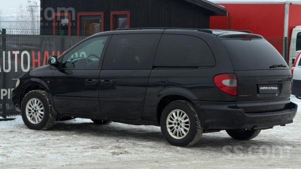 Black Chrysler Grand Voyager 2005 in Liepaja, with an engine capacity of 2.80 L and mileage of 341 thousand km for 1190 €, photo 6 on AUTOMOTO.COM.LV