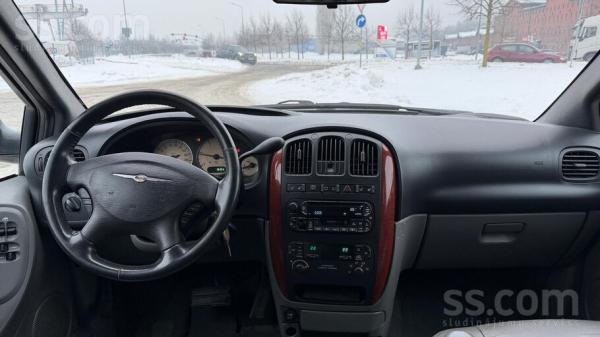 Black Chrysler Grand Voyager 2005 in Liepaja, with an engine capacity of 2.80 L and mileage of 341 thousand km for 1190 €, photo 10 on AUTOMOTO.COM.LV
