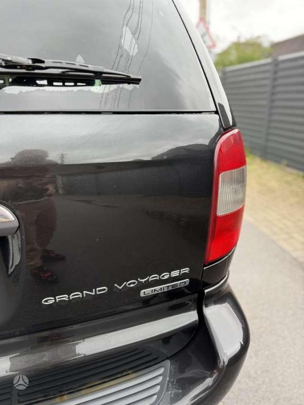 Black Chrysler Grand Voyager 2005 in Kaunas, with an engine capacity of 3.30 L and mileage of 298 thousand km for 1000 €, photo 8 on AUTOMOTO.COM.LV