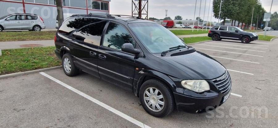 Black Chrysler Grand Voyager 2005 in Riga, with an engine capacity of 2.80 L and mileage of 342 thousand km for 1650 €, photo 4 on AUTOMOTO.COM.LV