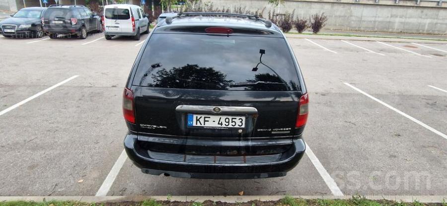 Black Chrysler Grand Voyager 2005 in Riga, with an engine capacity of 2.80 L and mileage of 342 thousand km for 1650 €, photo 5 on AUTOMOTO.COM.LV