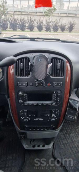 Black Chrysler Grand Voyager 2005 in Riga, with an engine capacity of 2.80 L and mileage of 342 thousand km for 1650 €, photo 9 on AUTOMOTO.COM.LV