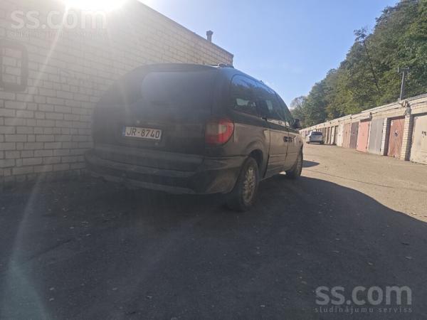Крайслер Гранд Вояджер 2005 в Рига на AUTOMOTO.COM.LV Черный Крайслер Гранд Вояджер 2005 в Рига, объемом двигателя 2.80 л и пробегом 317 тыс. км за 1500 €, фото 4 на AUTOMOTO.COM.LV