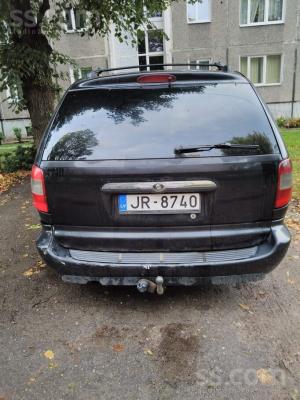 Black Chrysler Grand Voyager 2005 in Riga, with an engine capacity of 2.80 L and mileage of 317 thousand km for 1500 €, photo 5 on AUTOMOTO.COM.LV