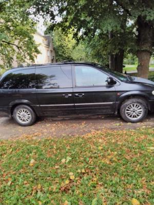 Black Chrysler Grand Voyager 2005 in Riga, with an engine capacity of 2.80 L and mileage of 317 thousand km for 1500 €, photo 8 on AUTOMOTO.COM.LV