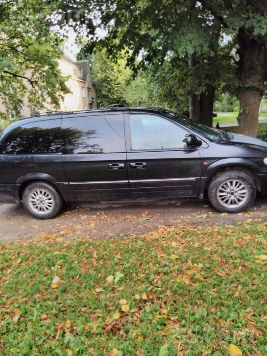 Black Chrysler Grand Voyager 2005 in Riga, with an engine capacity of 2.80 L and mileage of 317 thousand km for 1500 €, photo 8 on AUTOMOTO.COM.LV