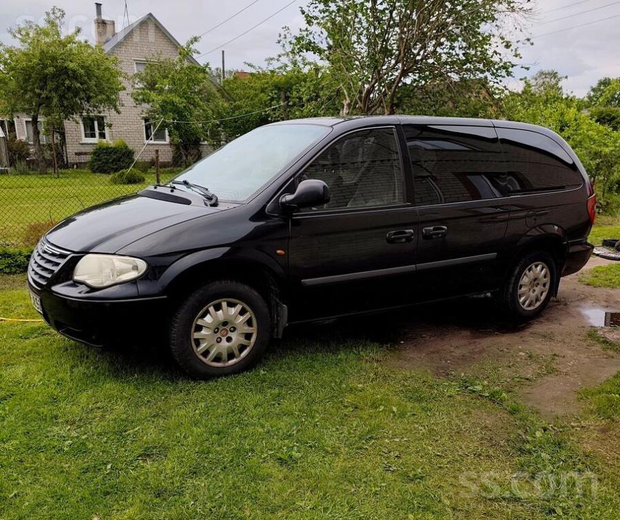Black Chrysler Grand Voyager 2006 in Jurmala, with an engine capacity of 3.30 L and mileage of 330 thousand km for 2500 €, photo 5 on AUTOMOTO.COM.LV
