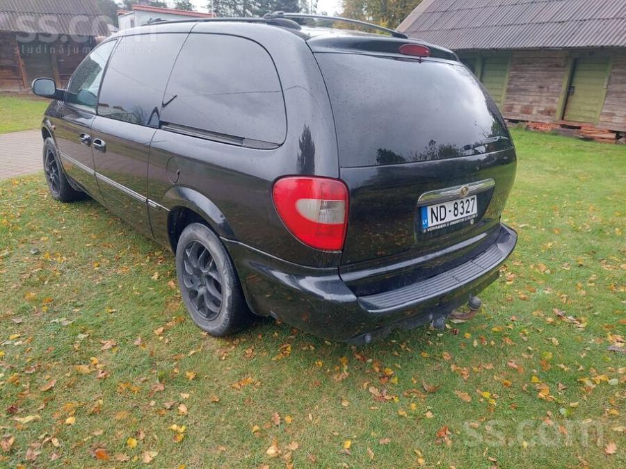 Black Chrysler Grand Voyager 2006 in Riga, with an engine capacity of 3.30 L and mileage of 375 thousand km for 1400 €, photo 3 on AUTOMOTO.COM.LV