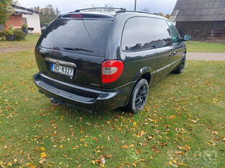 Black Chrysler Grand Voyager 2006 in Riga, with an engine capacity of 3.30 L and mileage of 375 thousand km for 1400 €, photo 4 on AUTOMOTO.COM.LV