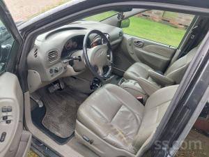 Black Chrysler Grand Voyager 2006 in Riga, with an engine capacity of 3.30 L and mileage of 375 thousand km for 1400 €, photo 5 on AUTOMOTO.COM.LV