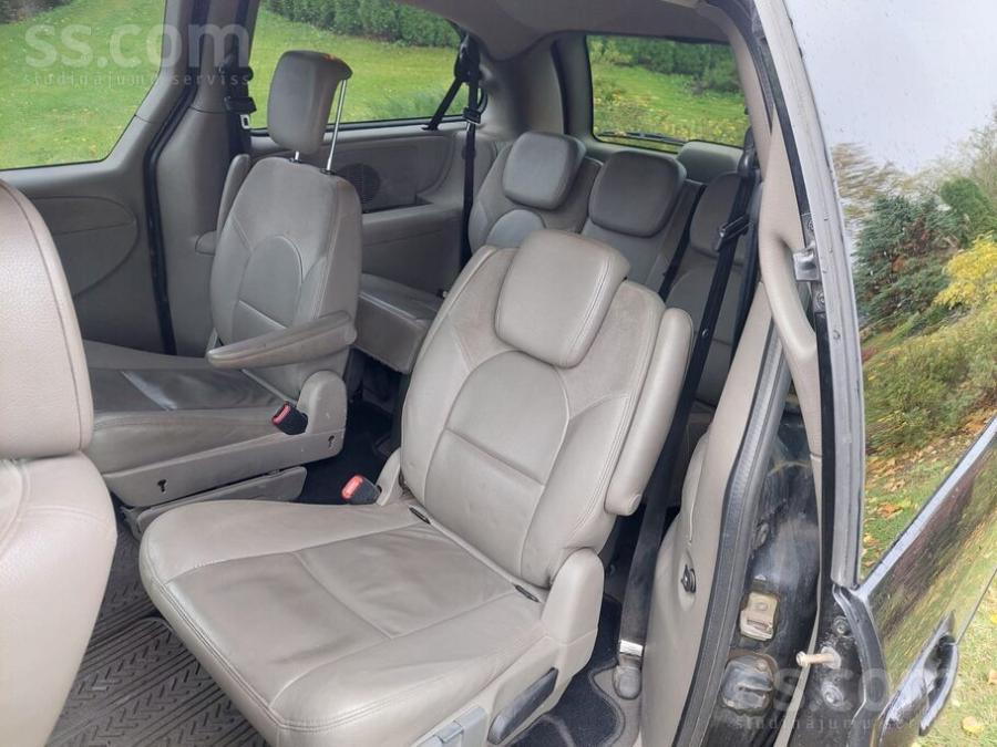 Black Chrysler Grand Voyager 2006 in Riga, with an engine capacity of 3.30 L and mileage of 375 thousand km for 1400 €, photo 6 on AUTOMOTO.COM.LV