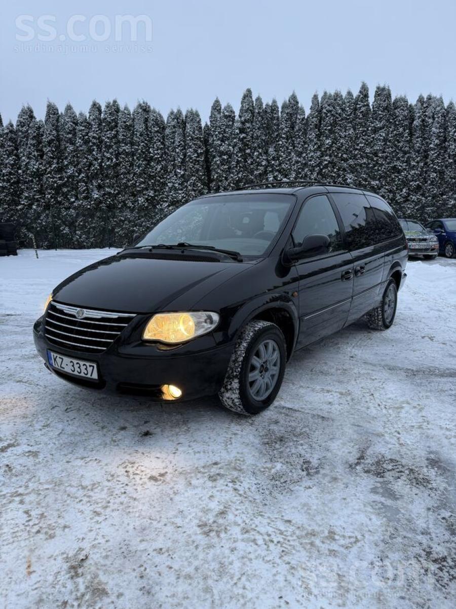 Black Chrysler Grand Voyager 2006 in Jelgava, with an engine capacity of 2.80 L and mileage of 369 thousand km for 2100 €, photo 1 on AUTOMOTO.COM.LV