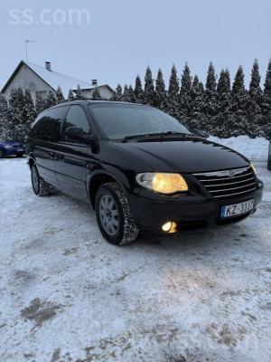 Black Chrysler Grand Voyager 2006 in Jelgava, with an engine capacity of 2.80 L and mileage of 369 thousand km for 2100 €, photo 3 on AUTOMOTO.COM.LV