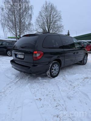 Black Chrysler Grand Voyager 2006 in Jelgava, with an engine capacity of 2.80 L and mileage of 369 thousand km for 2100 €, photo 5 on AUTOMOTO.COM.LV