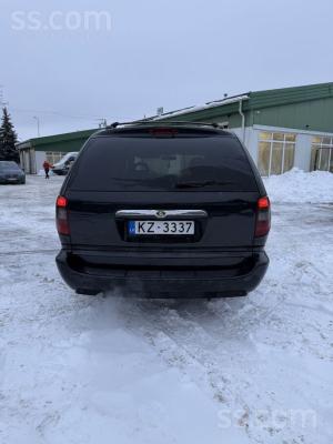 Black Chrysler Grand Voyager 2006 in Jelgava, with an engine capacity of 2.80 L and mileage of 369 thousand km for 2100 €, photo 6 on AUTOMOTO.COM.LV