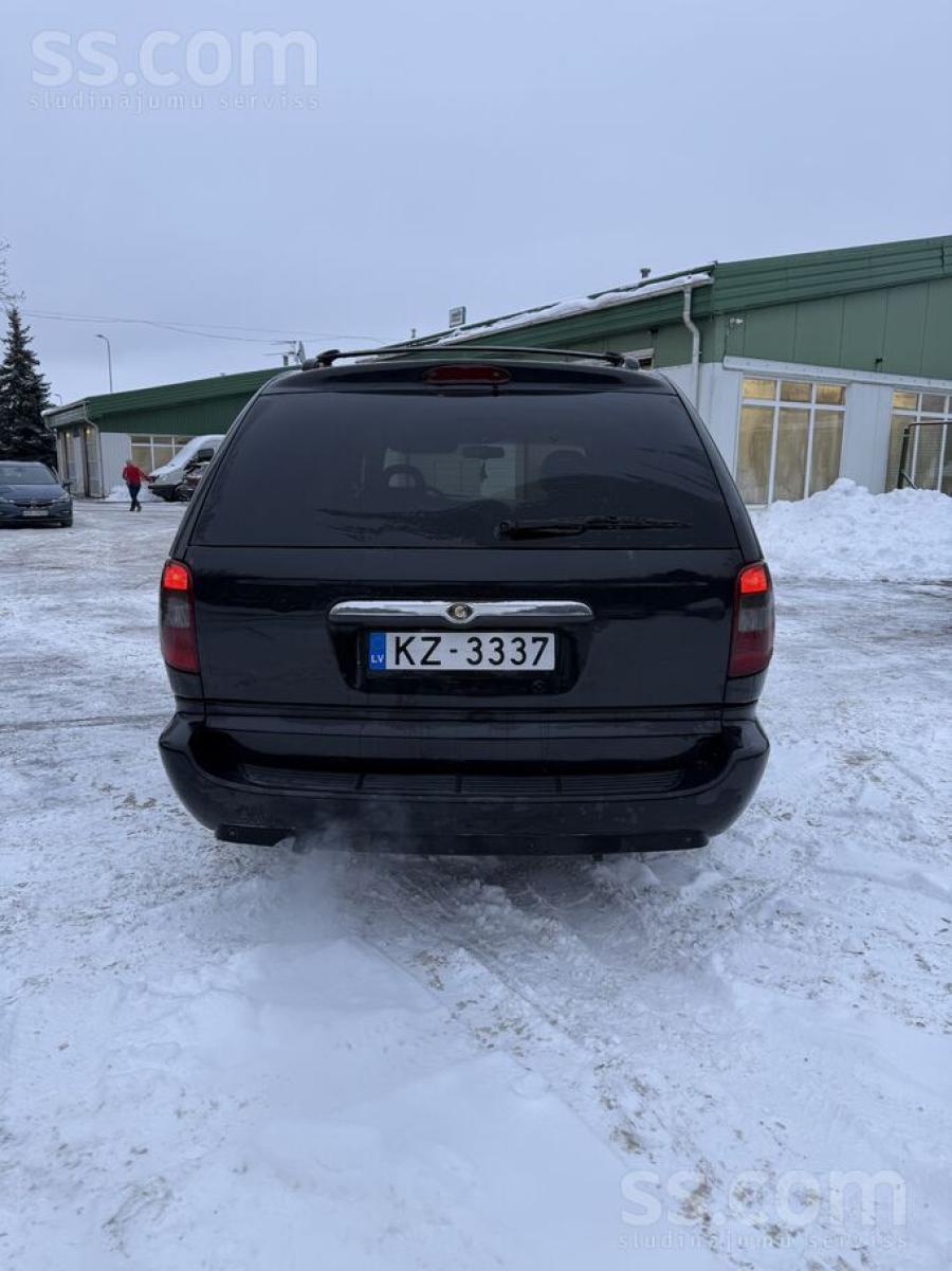 Black Chrysler Grand Voyager 2006 in Jelgava, with an engine capacity of 2.80 L and mileage of 369 thousand km for 2100 €, photo 6 on AUTOMOTO.COM.LV