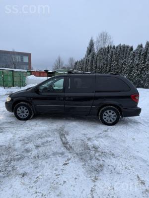 Black Chrysler Grand Voyager 2006 in Jelgava, with an engine capacity of 2.80 L and mileage of 369 thousand km for 2100 €, photo 8 on AUTOMOTO.COM.LV