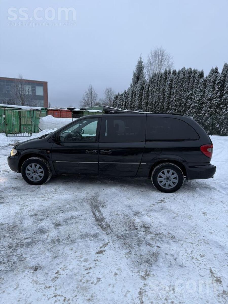 Black Chrysler Grand Voyager 2006 in Jelgava, with an engine capacity of 2.80 L and mileage of 369 thousand km for 2100 €, photo 8 on AUTOMOTO.COM.LV