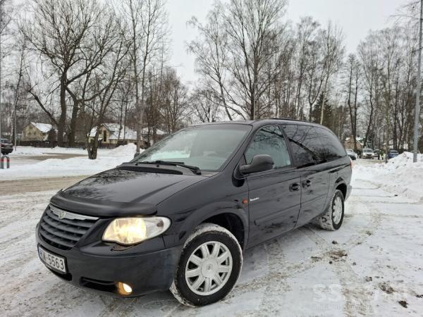 Black Chrysler Grand Voyager 2006 in Riga, with an engine capacity of 3.30 L and mileage of 266 thousand km for 1870 €, photo 1 on AUTOMOTO.COM.LV