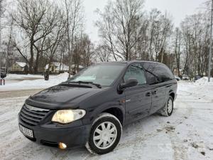 Melns Chrysler Grand Voyager 2006 Rīga, ar dzinēja tilpumu 3.30 L un nobraukumu 266 tūkst. km par 1870 €, foto  vietnē AUTOMOTO.COM.LV