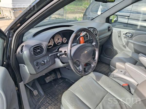 Melns Chrysler Grand Voyager 2006 Rīga, ar dzinēja tilpumu 2.80 L un nobraukumu 273 tūkst. km par 1300 €, foto 2 vietnē AUTOMOTO.COM.LV