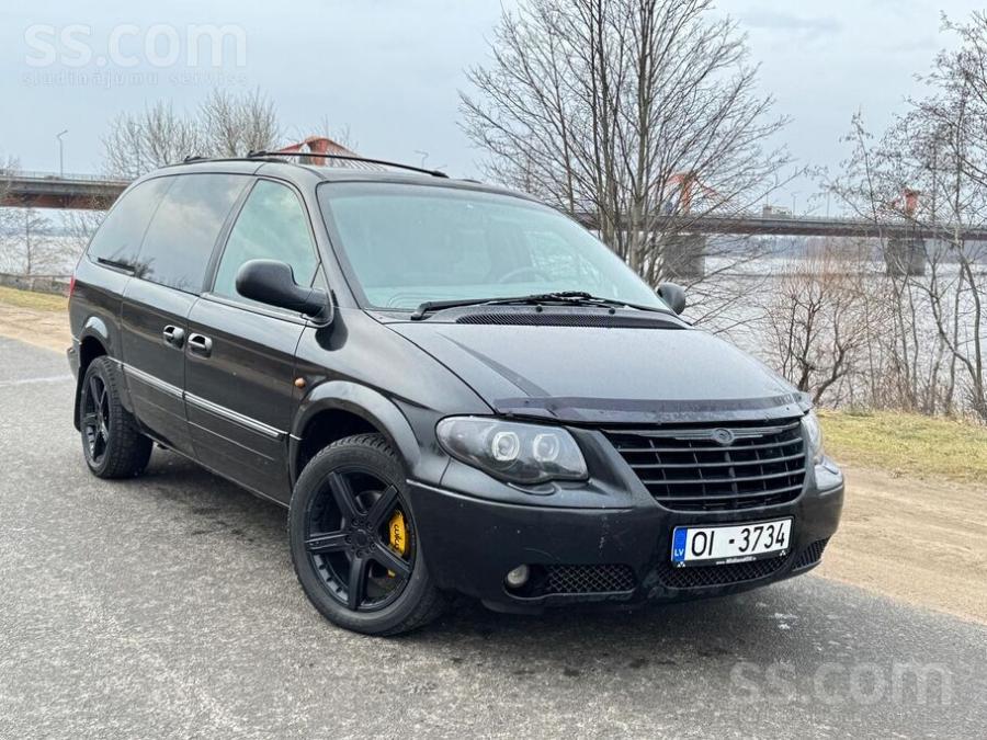 Melns Chrysler Grand Voyager 2006 Rīga, ar dzinēja tilpumu 2.80 L un nobraukumu 370 tūkst. km par 3000 €, foto 1 vietnē AUTOMOTO.COM.LV