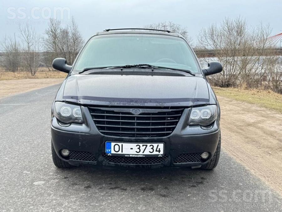 Melns Chrysler Grand Voyager 2006 Rīga, ar dzinēja tilpumu 2.80 L un nobraukumu 370 tūkst. km par 3000 €, foto 3 vietnē AUTOMOTO.COM.LV