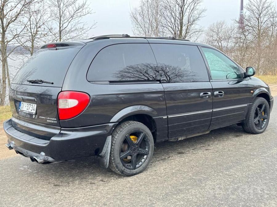 Melns Chrysler Grand Voyager 2006 Rīga, ar dzinēja tilpumu 2.80 L un nobraukumu 370 tūkst. km par 3000 €, foto 4 vietnē AUTOMOTO.COM.LV