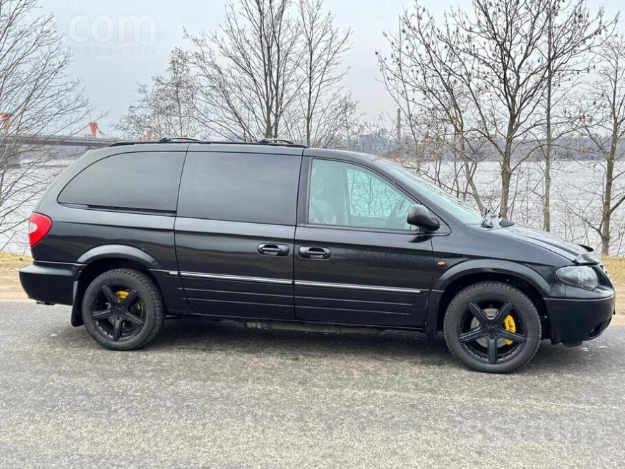 Melns Chrysler Grand Voyager 2006 Rīga, ar dzinēja tilpumu 2.80 L un nobraukumu 370 tūkst. km par 3000 €, foto 5 vietnē AUTOMOTO.COM.LV