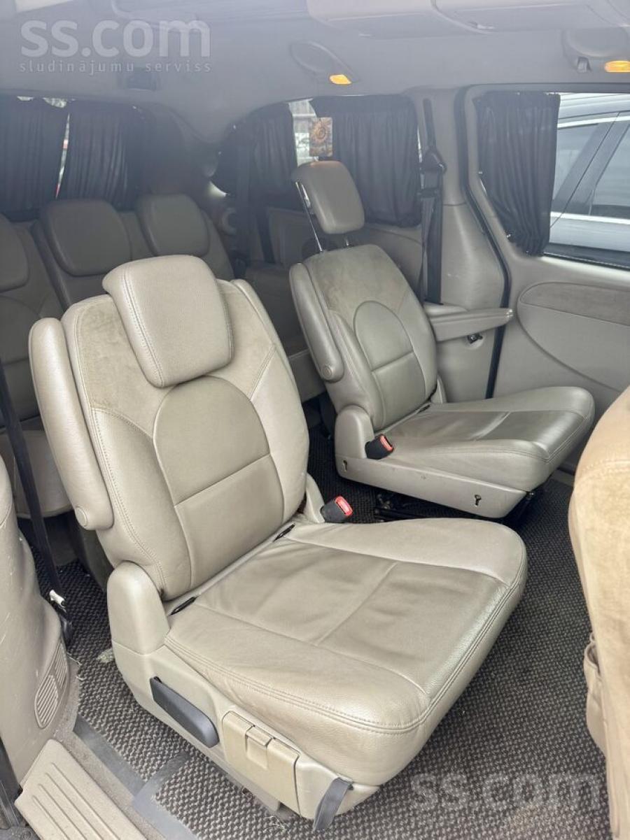 Melns Chrysler Grand Voyager 2006 Rīga, ar dzinēja tilpumu 2.80 L un nobraukumu 370 tūkst. km par 3000 €, foto 13 vietnē AUTOMOTO.COM.LV