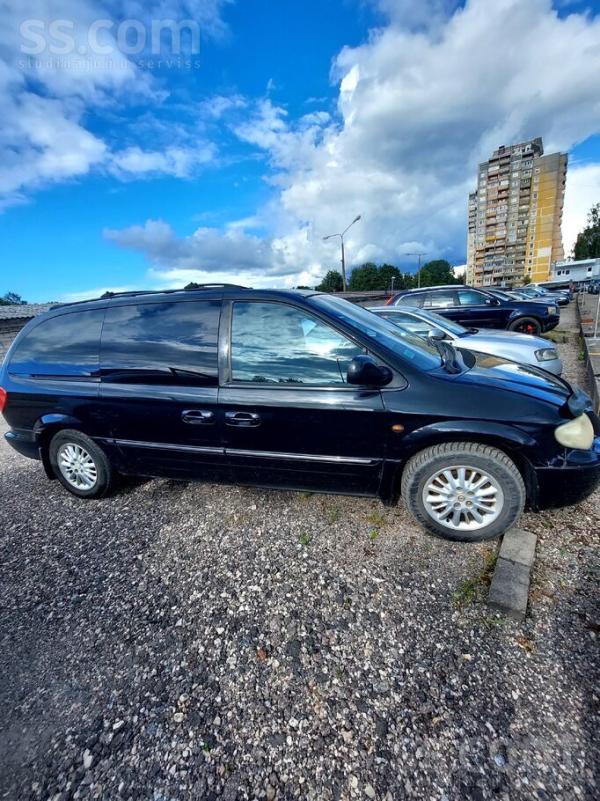 Black Chrysler Grand Voyager 2006 in Riga, with an engine capacity of 2.80 L and mileage of 317 thousand km for 1150 €, photo 2 on AUTOMOTO.COM.LV