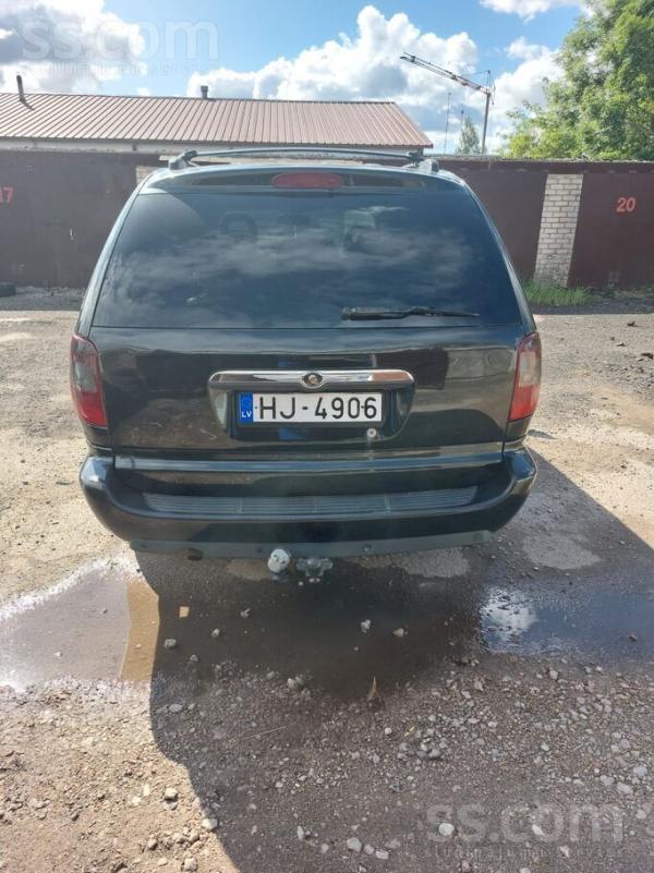 Black Chrysler Grand Voyager 2006 in Bauska, with an engine capacity of 2.80 L and mileage of 368 thousand km for 800 €, photo 4 on AUTOMOTO.COM.LV