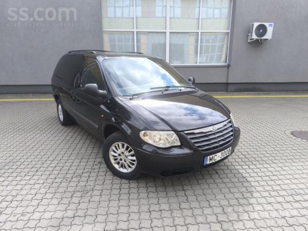 Black Chrysler Grand Voyager 2006 in Riga, with an engine capacity of 3.30 L and mileage of 282 thousand km for 2390 €, photo 1 on AUTOMOTO.COM.LV