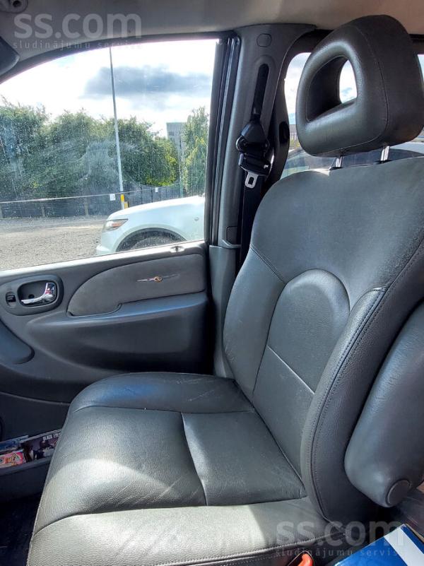 Melns Chrysler Grand Voyager 2006 Rīga, ar dzinēja tilpumu 2.80 L un nobraukumu 317 tūkst. km par 1350 €, foto 9 vietnē AUTOMOTO.COM.LV