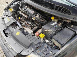 Melns Chrysler Grand Voyager 2006 Viļņa, ar dzinēja tilpumu 3.30 L un nobraukumu 320 tūkst. km par 2500 €, foto 18 vietnē AUTOMOTO.COM.LV