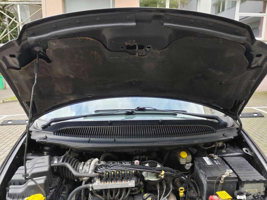 Melns Chrysler Grand Voyager 2006 Viļņa, ar dzinēja tilpumu 3.30 L un nobraukumu 320 tūkst. km par 2500 €, foto 19 vietnē AUTOMOTO.COM.LV